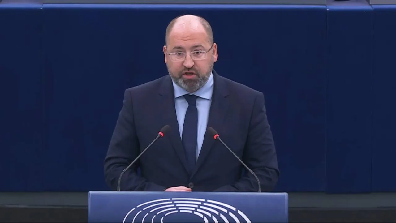 Adam Bielan: Niemieccy kanclerzy w Gazprom podważają europejską ...